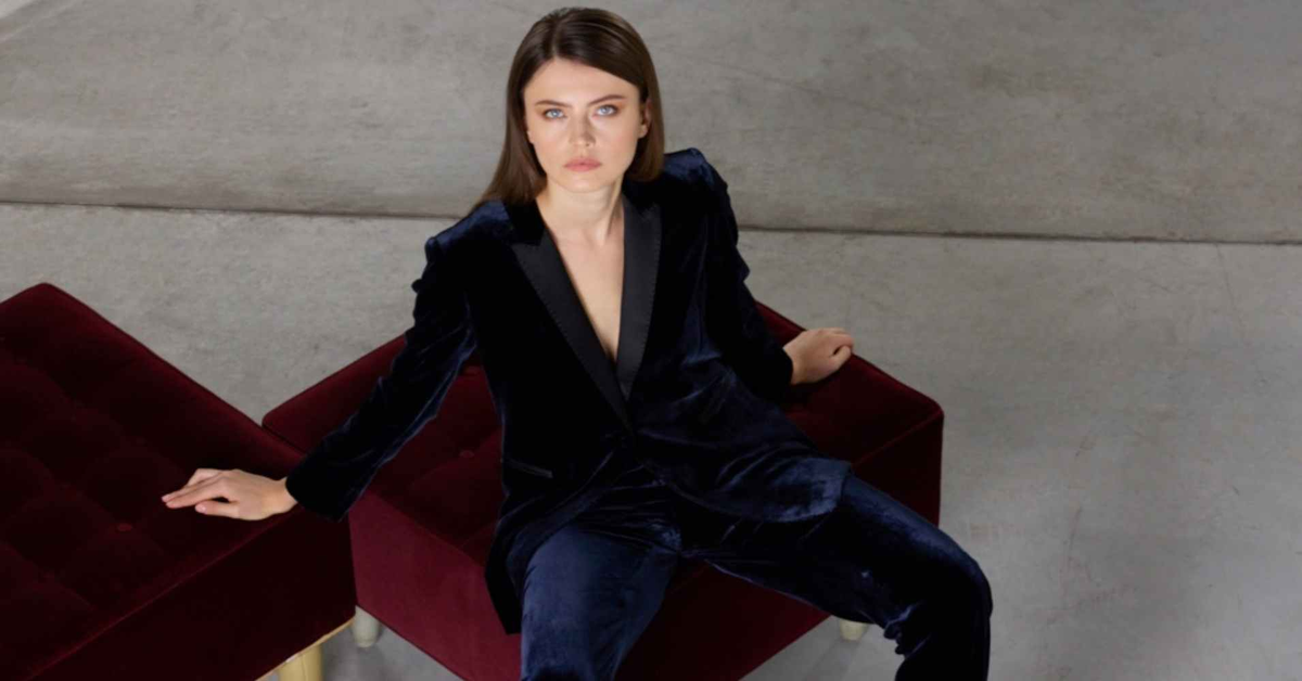 Luxurious Velvet Apparel for Women | Apostrophe PARIS – APOSTROPHE PARIS